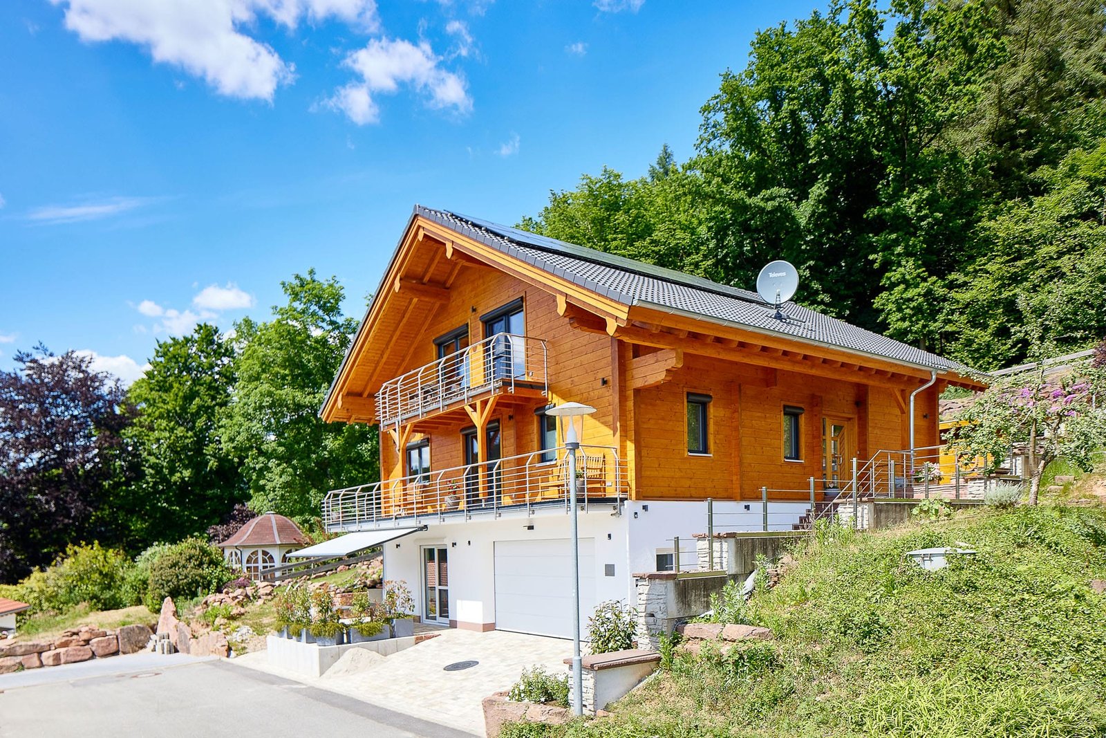 Modernes Blockhaus, selbst gebaut - HausbauHelden Digital-Magazin